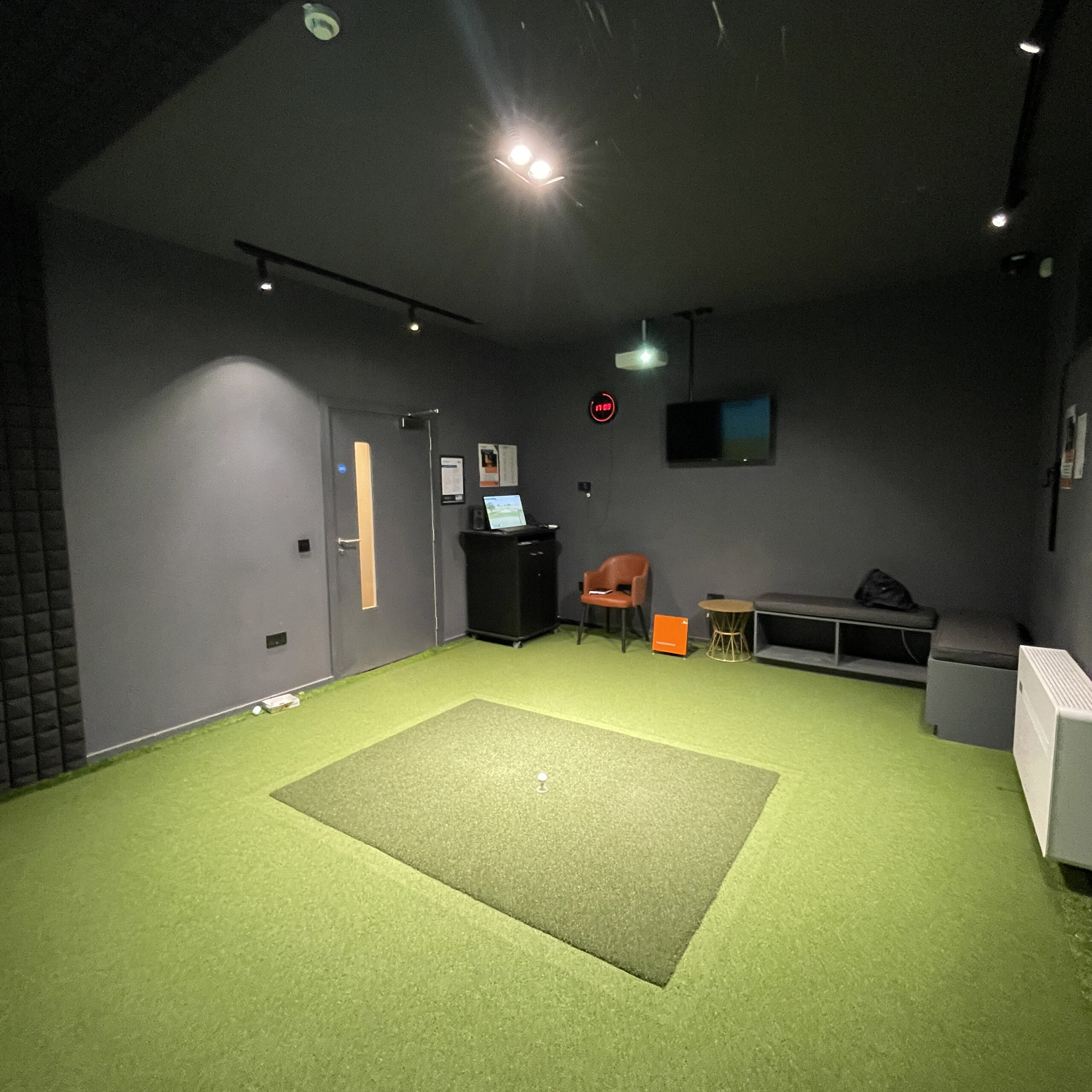 Welcome to a stunning parkland course - Broomieknowe Golf Club